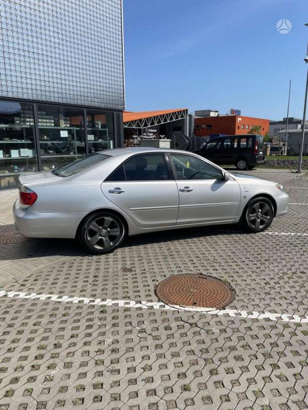 Grey Toyota Camry 2005 in Kaunas, with an engine capacity of 2.40 L and mileage of 162 thousand km for 2600 €, photo 7 on AUTOMOTO.COM.LV