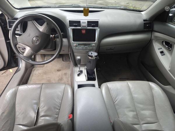 Pelēks Toyota Camry 2008 Viļņa, ar dzinēja tilpumu 2.36 L un nobraukumu 311 tūkst. km par 5000 €, foto 10 vietnē AUTOMOTO.COM.LV
