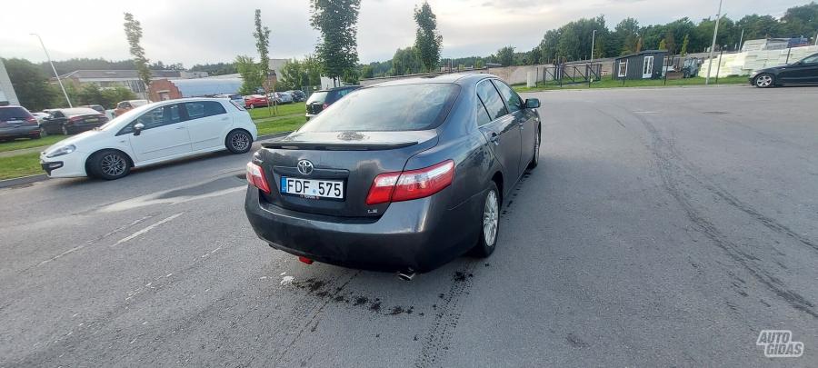 Pelēks Toyota Camry 2009 Prienai, ar dzinēja tilpumu 3.50 L un nobraukumu 335 tūkst. km par 3350 €, foto 4 vietnē AUTOMOTO.COM.LV