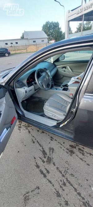 Pelēks Toyota Camry 2009 Prienai, ar dzinēja tilpumu 3.50 L un nobraukumu 335 tūkst. km par 3350 €, foto 6 vietnē AUTOMOTO.COM.LV