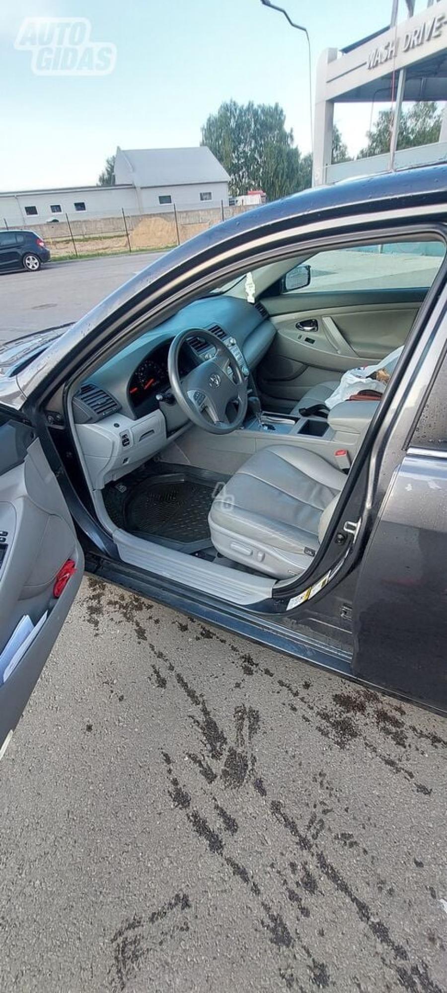Pelēks Toyota Camry 2009 Prienai, ar dzinēja tilpumu 3.50 L un nobraukumu 335 tūkst. km par 3350 €, foto 6 vietnē AUTOMOTO.COM.LV