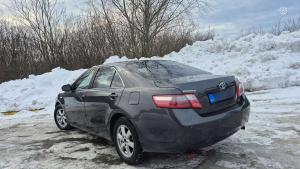 Pelēks Toyota Camry 2010 Klaipėda, ar dzinēja tilpumu 2.36 L un nobraukumu 180 tūkst. km par 2799 €, foto 2 vietnē AUTOMOTO.COM.LV