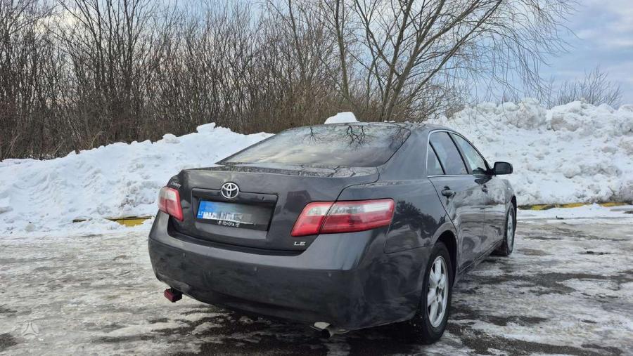 Pelēks Toyota Camry 2010 Klaipėda, ar dzinēja tilpumu 2.36 L un nobraukumu 180 tūkst. km par 2799 €, foto 9 vietnē AUTOMOTO.COM.LV