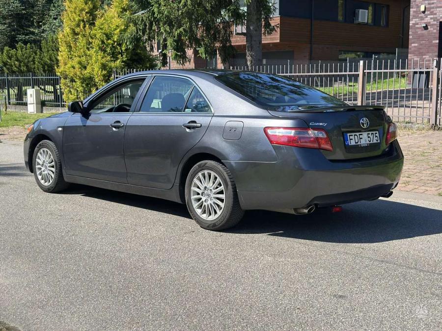 Pelēks Toyota Camry 2010 Viļņa, ar dzinēja tilpumu 3.50 L un nobraukumu 346 tūkst. km par 4900 €, foto 5 vietnē AUTOMOTO.COM.LV