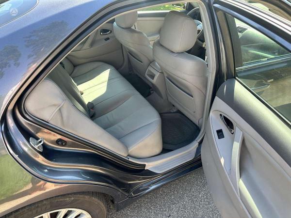 Pelēks Toyota Camry 2010 Viļņa, ar dzinēja tilpumu 3.50 L un nobraukumu 346 tūkst. km par 4900 €, foto 6 vietnē AUTOMOTO.COM.LV
