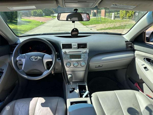 Pelēks Toyota Camry 2010 Viļņa, ar dzinēja tilpumu 3.50 L un nobraukumu 346 tūkst. km par 4900 €, foto 10 vietnē AUTOMOTO.COM.LV