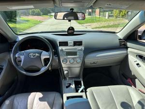 Pelēks Toyota Camry 2010 Viļņa, ar dzinēja tilpumu 3.50 L un nobraukumu 346 tūkst. km par 4900 €, foto 11 vietnē AUTOMOTO.COM.LV