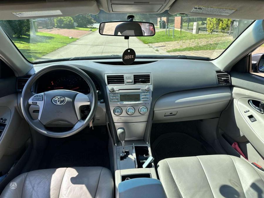 Pelēks Toyota Camry 2010 Viļņa, ar dzinēja tilpumu 3.50 L un nobraukumu 346 tūkst. km par 4900 €, foto 11 vietnē AUTOMOTO.COM.LV