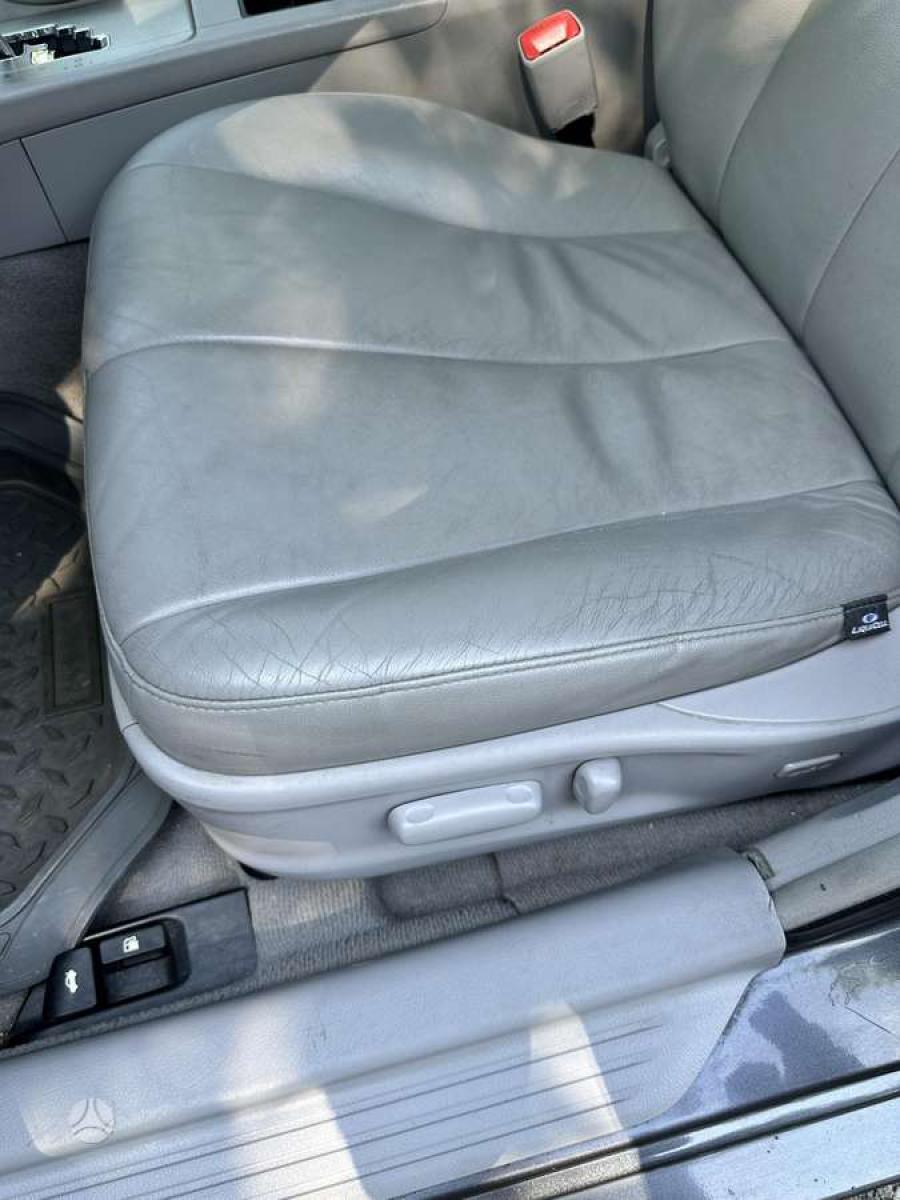 Pelēks Toyota Camry 2010 Viļņa, ar dzinēja tilpumu 3.50 L un nobraukumu 346 tūkst. km par 4900 €, foto 19 vietnē AUTOMOTO.COM.LV