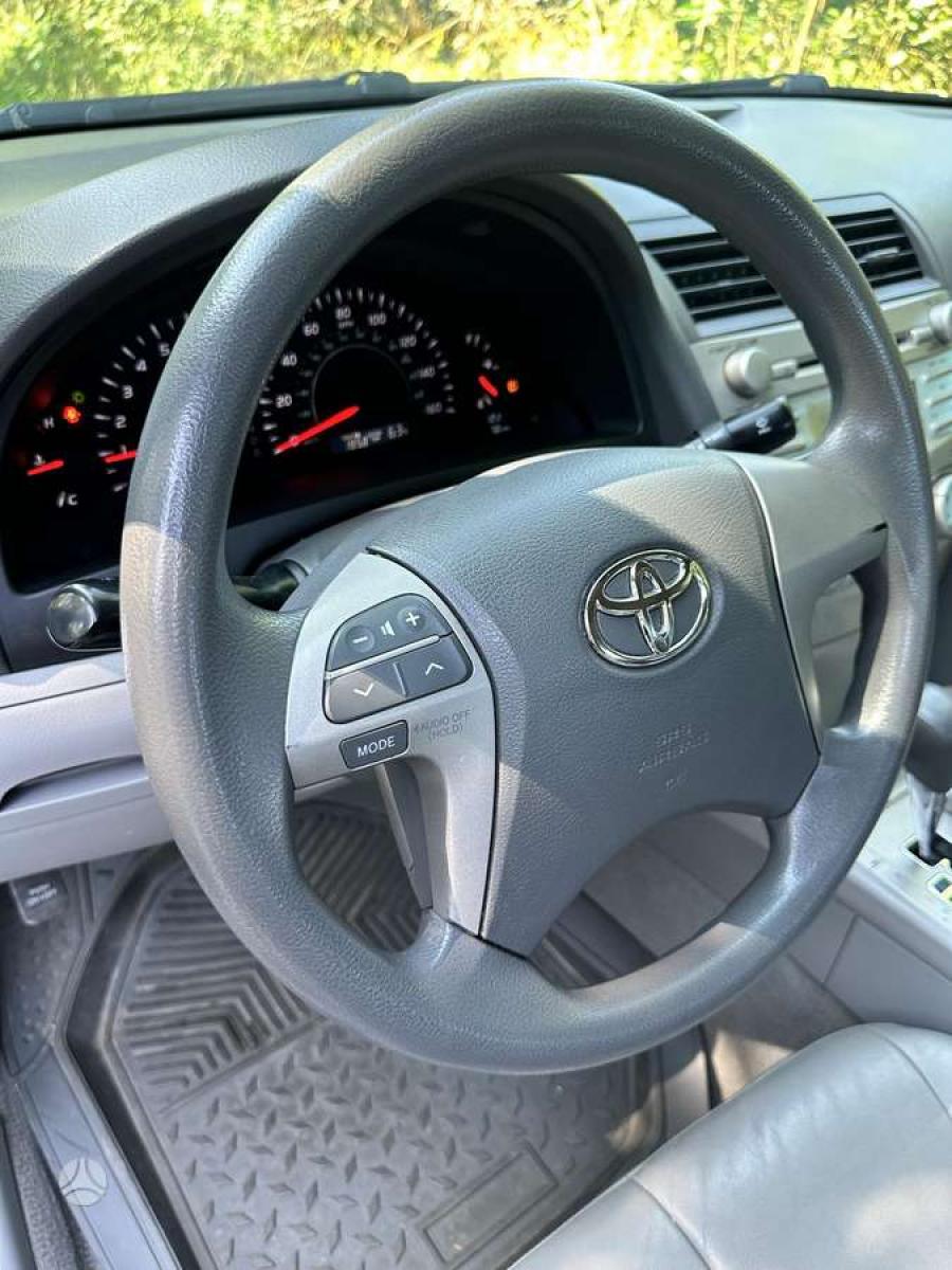 Pelēks Toyota Camry 2010 Viļņa, ar dzinēja tilpumu 3.50 L un nobraukumu 346 tūkst. km par 4900 €, foto 20 vietnē AUTOMOTO.COM.LV