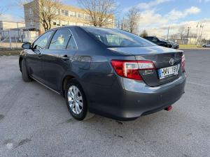 Pelēks Toyota Camry 2013 Šauļi, ar dzinēja tilpumu 2.49 L un nobraukumu 76 tūkst. km par 6550 €, foto 4 vietnē AUTOMOTO.COM.LV