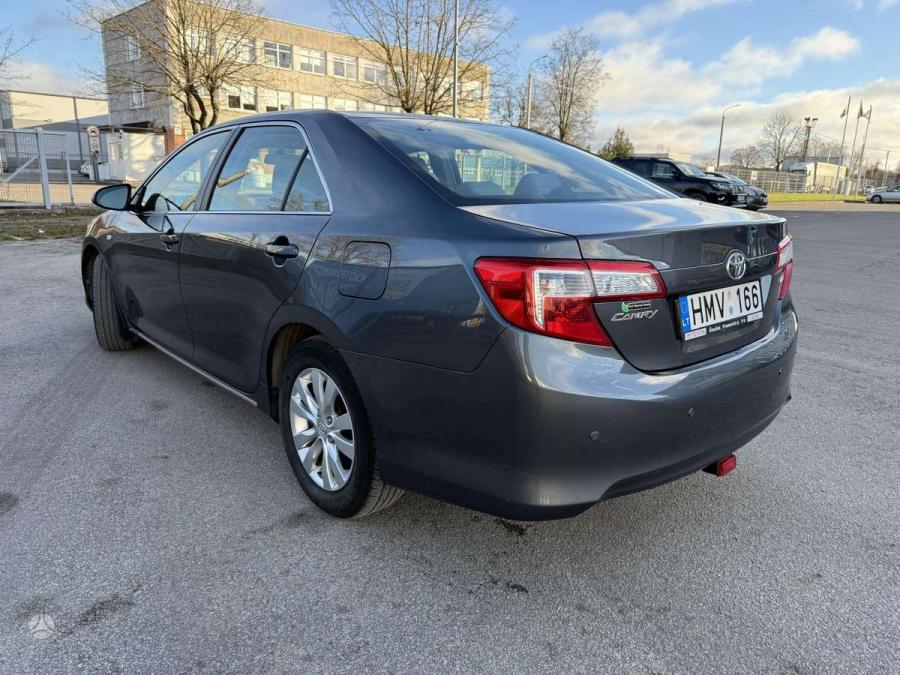 Pelēks Toyota Camry 2013 Šauļi, ar dzinēja tilpumu 2.49 L un nobraukumu 76 tūkst. km par 6550 €, foto 4 vietnē AUTOMOTO.COM.LV