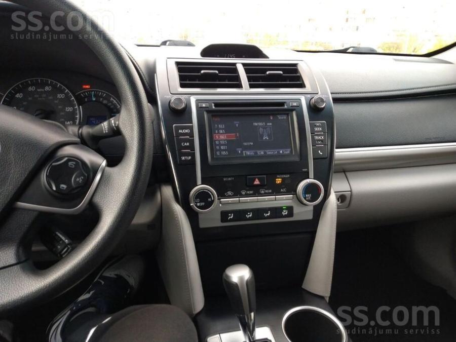 Pelēks Toyota Camry 2014 Rīga, ar dzinēja tilpumu 2.50 L un nobraukumu 128 tūkst. km par 8200 €, foto 5 vietnē AUTOMOTO.COM.LV