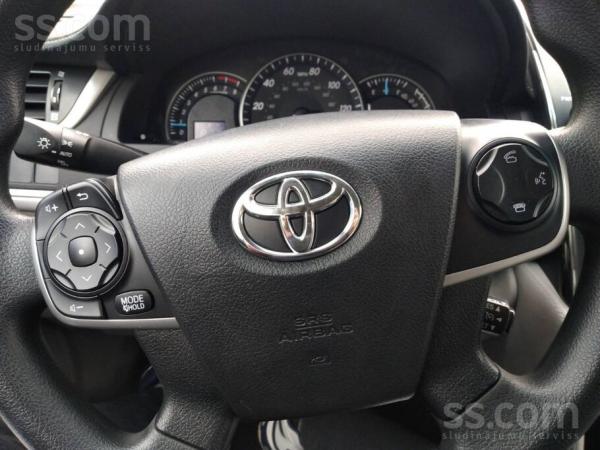 Grey Toyota Camry 2014 in Riga, with an engine capacity of 2.50 L and mileage of 128 thousand km for 8200 €, photo 5 on AUTOMOTO.COM.LV