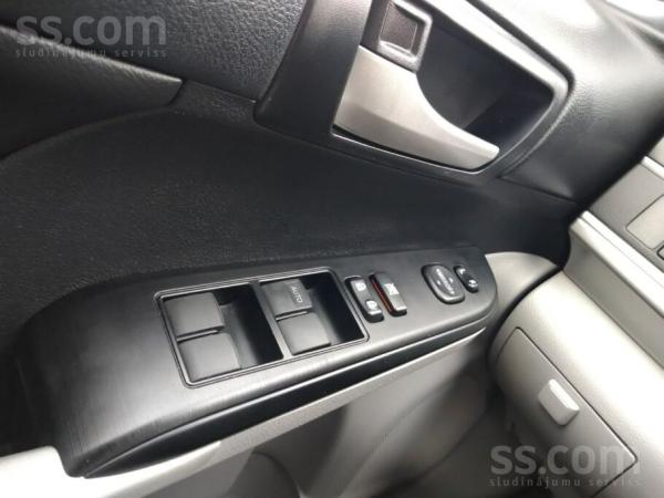 Grey Toyota Camry 2014 in Riga, with an engine capacity of 2.50 L and mileage of 128 thousand km for 8200 €, photo 6 on AUTOMOTO.COM.LV