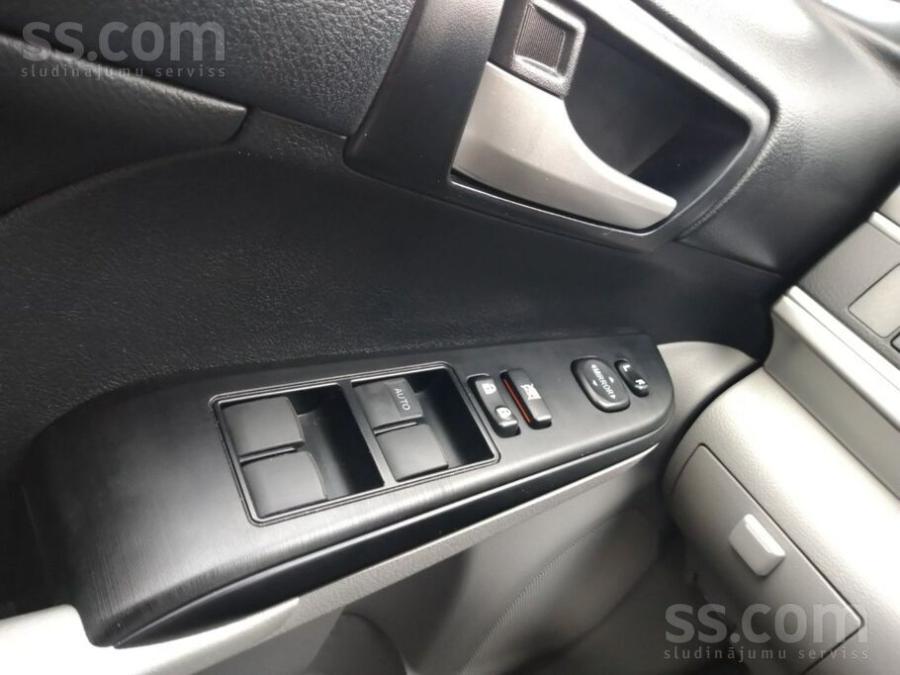 Pelēks Toyota Camry 2014 Rīga, ar dzinēja tilpumu 2.50 L un nobraukumu 128 tūkst. km par 8200 €, foto 7 vietnē AUTOMOTO.COM.LV
