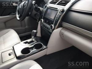 Pelēks Toyota Camry 2014 Rīga, ar dzinēja tilpumu 2.50 L un nobraukumu 128 tūkst. km par 8200 €, foto 10 vietnē AUTOMOTO.COM.LV