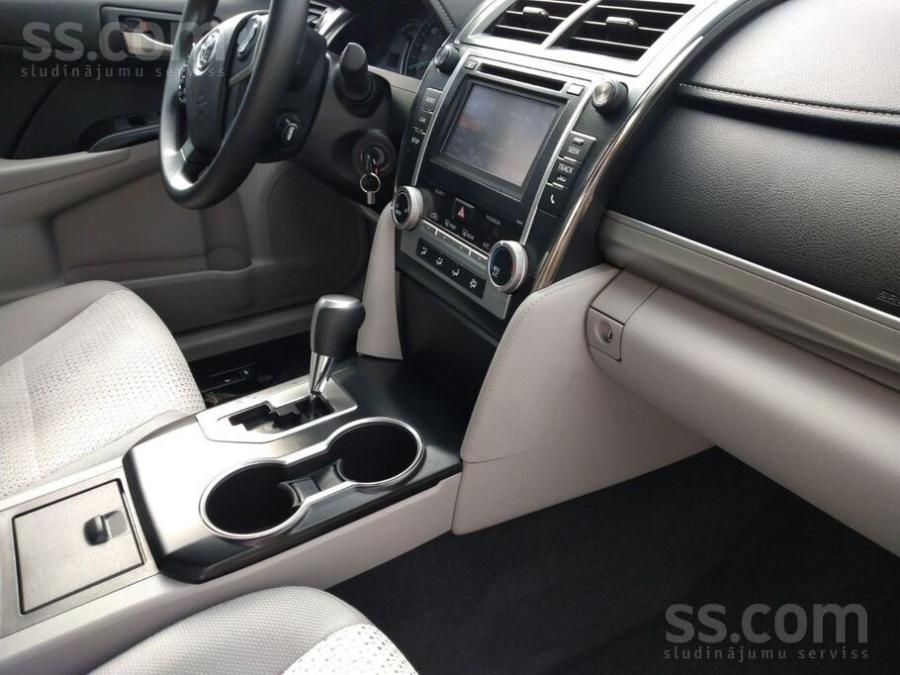 Pelēks Toyota Camry 2014 Rīga, ar dzinēja tilpumu 2.50 L un nobraukumu 128 tūkst. km par 8200 €, foto 10 vietnē AUTOMOTO.COM.LV