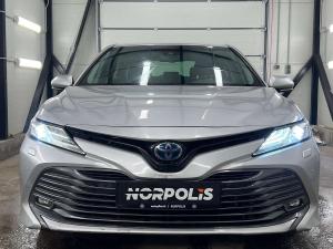 Grey Toyota Camry 2019 in Vilnius, with an engine capacity of 2.49 L and mileage of 381 thousand km for 13794 €, photo 2 on AUTOMOTO.COM.LV