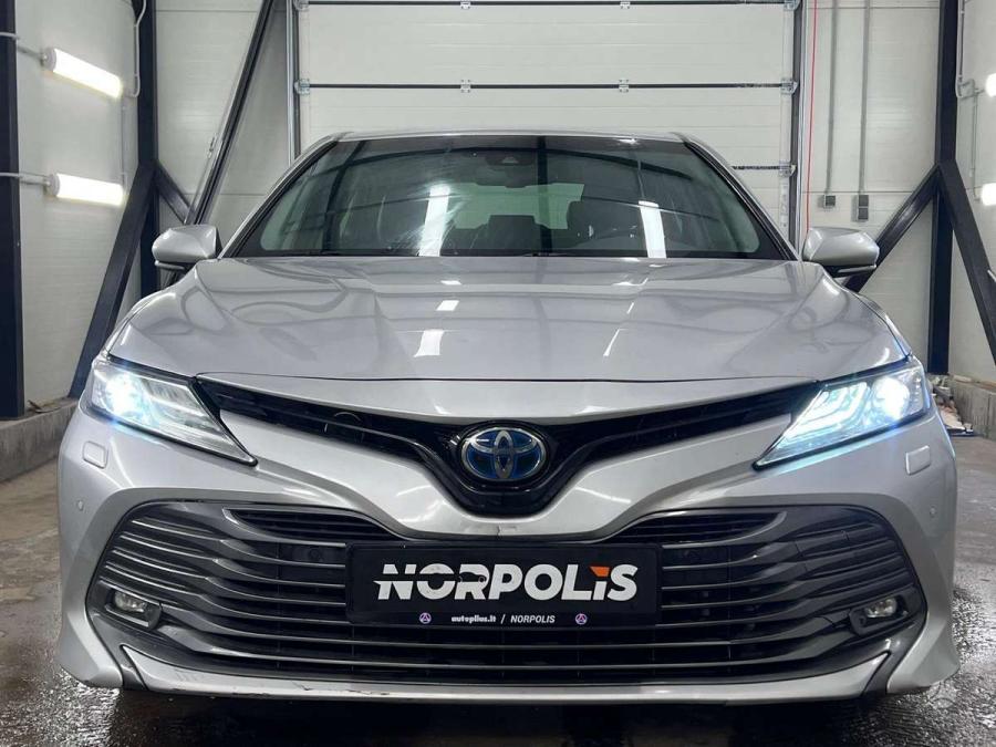 Grey Toyota Camry 2019 in Vilnius, with an engine capacity of 2.49 L and mileage of 381 thousand km for 13794 €, photo 2 on AUTOMOTO.COM.LV