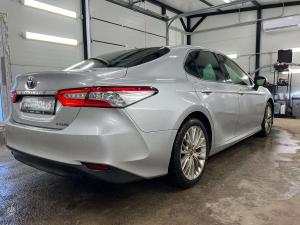 Grey Toyota Camry 2019 in Vilnius, with an engine capacity of 2.49 L and mileage of 381 thousand km for 13794 €, photo 11 on AUTOMOTO.COM.LV