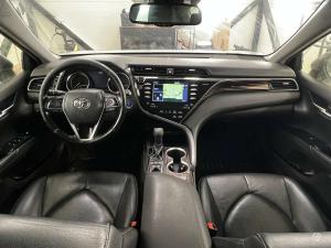 Grey Toyota Camry 2019 in Vilnius, with an engine capacity of 2.49 L and mileage of 381 thousand km for 13794 €, photo 29 on AUTOMOTO.COM.LV