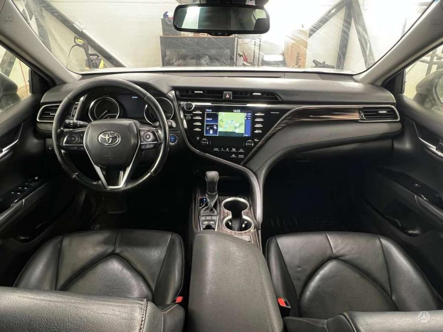 Grey Toyota Camry 2019 in Vilnius, with an engine capacity of 2.49 L and mileage of 381 thousand km for 13794 €, photo 29 on AUTOMOTO.COM.LV