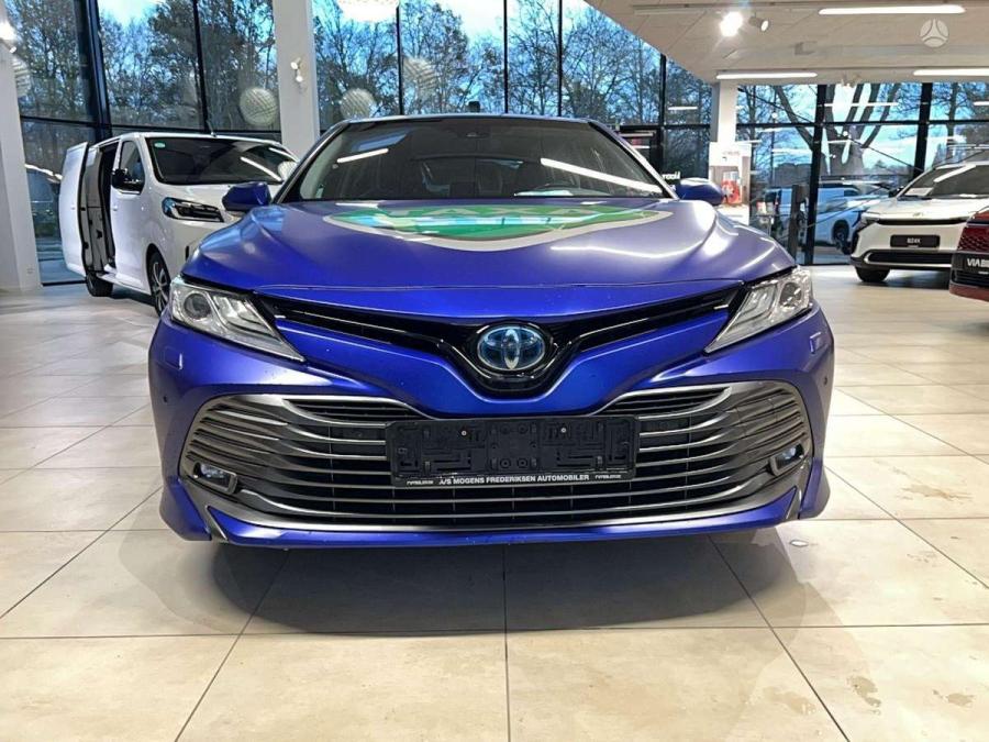 Grey Toyota Camry 2019 in Kretinga, with an engine capacity of 2.50 L and mileage of 554 thousand km for 10000 €, photo 2 on AUTOMOTO.COM.LV