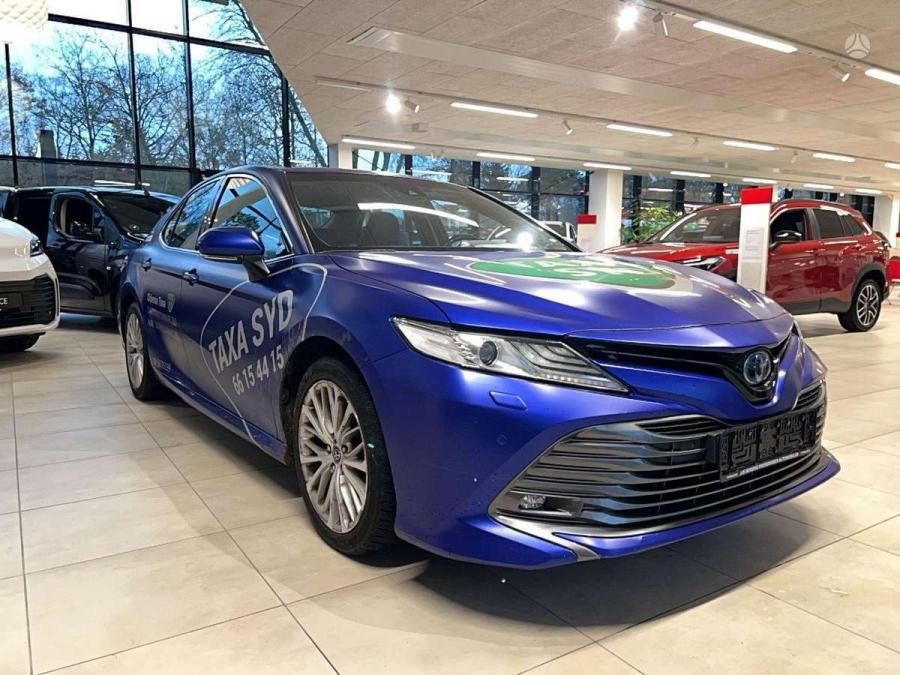 Grey Toyota Camry 2019 in Kretinga, with an engine capacity of 2.50 L and mileage of 554 thousand km for 10000 €, photo 3 on AUTOMOTO.COM.LV