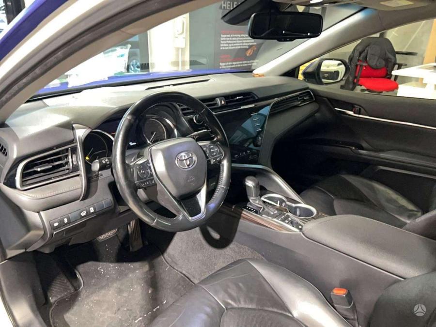 Grey Toyota Camry 2019 in Kretinga, with an engine capacity of 2.50 L and mileage of 554 thousand km for 10000 €, photo 6 on AUTOMOTO.COM.LV