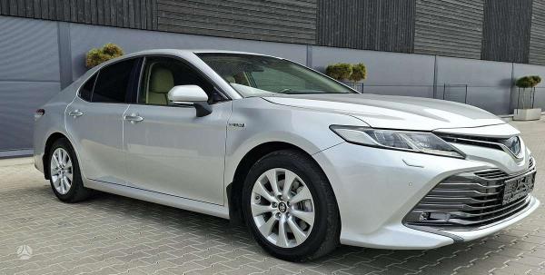Grey Toyota Camry 2019 in Siauliai, with an engine capacity of 2.50 L and mileage of 109 thousand km for 19500 €, photo 6 on AUTOMOTO.COM.LV