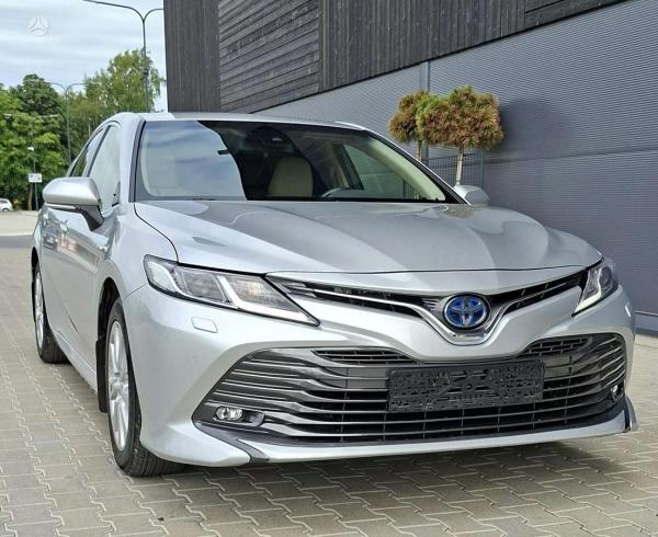 Grey Toyota Camry 2019 in Siauliai, with an engine capacity of 2.50 L and mileage of 109 thousand km for 19500 €, photo 8 on AUTOMOTO.COM.LV