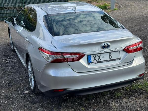 Grey Toyota Camry 2019 in Riga, with an engine capacity of 2.50 L and mileage of 63 thousand km for 25500 €, photo 4 on AUTOMOTO.COM.LV