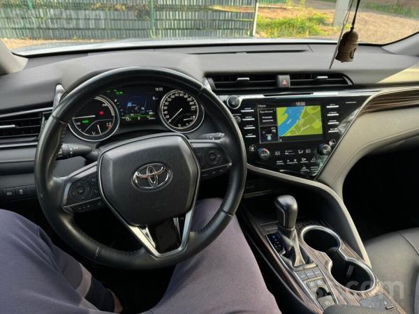 Grey Toyota Camry 2019 in Riga, with an engine capacity of 2.50 L and mileage of 63 thousand km for 25500 €, photo 8 on AUTOMOTO.COM.LV