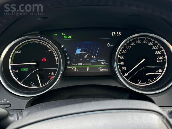Grey Toyota Camry 2019 in Riga, with an engine capacity of 2.50 L and mileage of 63 thousand km for 25500 €, photo 10 on AUTOMOTO.COM.LV