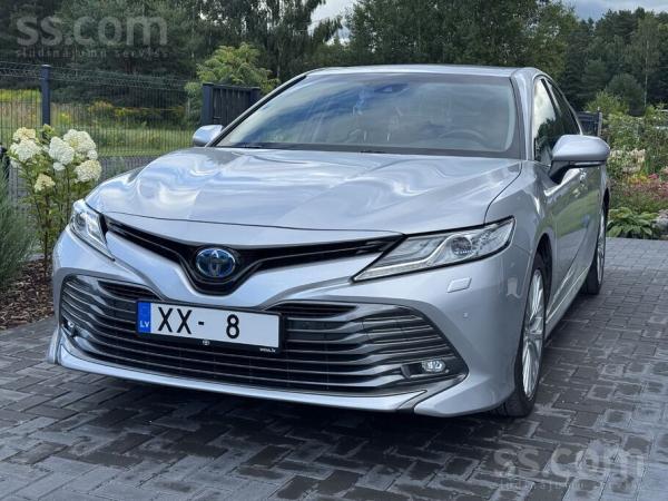 Grey Toyota Camry 2019 in Riga, with an engine capacity of 2.50 L and mileage of 67 thousand km for 24500 €, photo 1 on AUTOMOTO.COM.LV