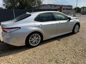 Grey Toyota Camry 2019 in Siauliai, with an engine capacity of 2.49 L and mileage of 89 thousand km for 9200 €, photo 6 on AUTOMOTO.COM.LV