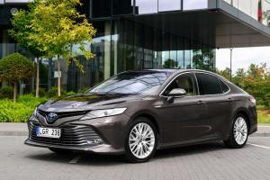 Pelēks Toyota Camry 2019 Viļņa, ar dzinēja tilpumu 2.49 L un nobraukumu 134 tūkst. km par 21500 €, foto  vietnē AUTOMOTO.COM.LV