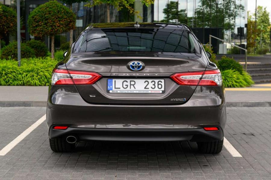 Grey Toyota Camry 2019 in Vilnius, with an engine capacity of 2.49 L and mileage of 134 thousand km for 21500 €, photo 7 on AUTOMOTO.COM.LV