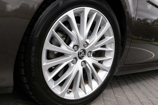 Pelēks Toyota Camry 2019 Viļņa, ar dzinēja tilpumu 2.49 L un nobraukumu 134 tūkst. km par 21500 €, foto 8 vietnē AUTOMOTO.COM.LV