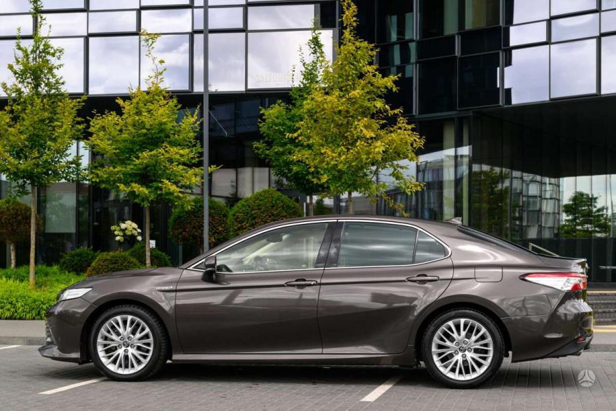 Grey Toyota Camry 2019 in Vilnius, with an engine capacity of 2.49 L and mileage of 134 thousand km for 21500 €, photo 10 on AUTOMOTO.COM.LV