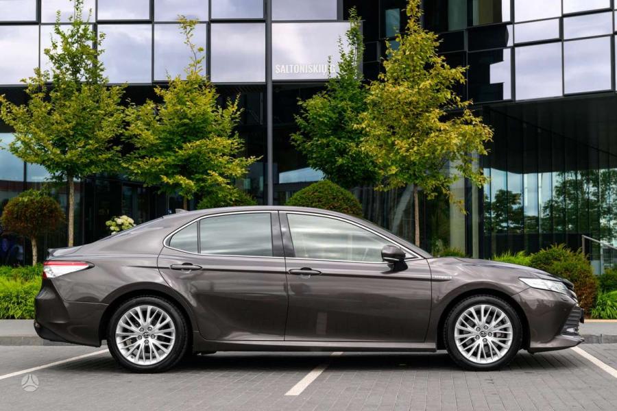 Grey Toyota Camry 2019 in Vilnius, with an engine capacity of 2.49 L and mileage of 134 thousand km for 21500 €, photo 11 on AUTOMOTO.COM.LV