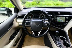 Grey Toyota Camry 2019 in Vilnius, with an engine capacity of 2.49 L and mileage of 134 thousand km for 21500 €, photo 13 on AUTOMOTO.COM.LV