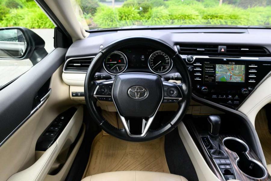 Grey Toyota Camry 2019 in Vilnius, with an engine capacity of 2.49 L and mileage of 134 thousand km for 21500 €, photo 13 on AUTOMOTO.COM.LV