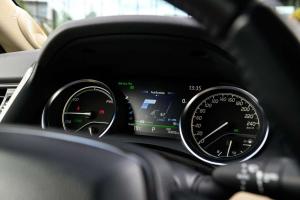 Grey Toyota Camry 2019 in Vilnius, with an engine capacity of 2.49 L and mileage of 134 thousand km for 21500 €, photo 16 on AUTOMOTO.COM.LV