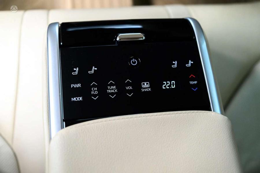 Grey Toyota Camry 2019 in Vilnius, with an engine capacity of 2.49 L and mileage of 134 thousand km for 21500 €, photo 20 on AUTOMOTO.COM.LV