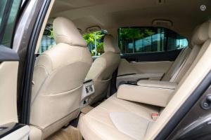 Grey Toyota Camry 2019 in Vilnius, with an engine capacity of 2.49 L and mileage of 134 thousand km for 21500 €, photo 21 on AUTOMOTO.COM.LV