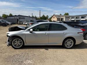 Grey Toyota Camry 2019 in Siauliai, with an engine capacity of 2.49 L and mileage of 79 thousand km for 8400 €, photo  on AUTOMOTO.COM.LV