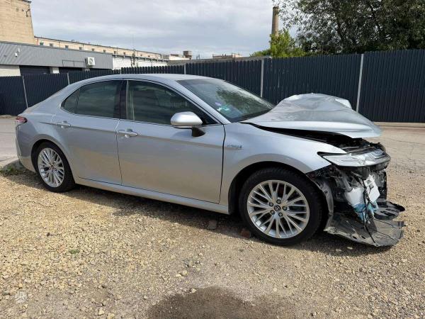 Pelēks Toyota Camry 2019 Šauļi, ar dzinēja tilpumu 2.49 L un nobraukumu 79 tūkst. km par 8400 €, foto 2 vietnē AUTOMOTO.COM.LV