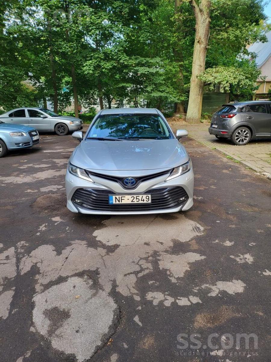 Grey Toyota Camry 2020 in Riga, with an engine capacity of 2.50 L and mileage of 101 thousand km for 17500 €, photo 3 on AUTOMOTO.COM.LV
